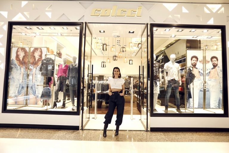 Colcci lança coleção Denim Soul com presença de Camila Coutinho e Manu ...