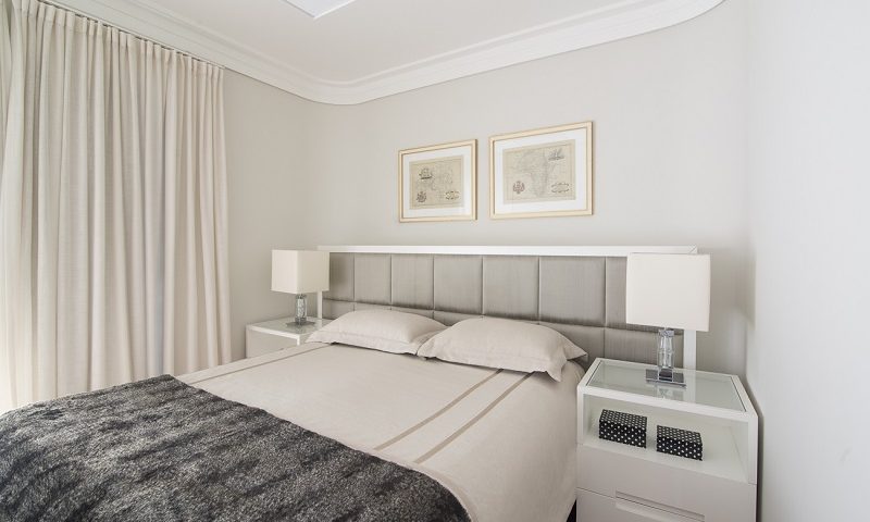 Móvel lateral da cama: confira 5 dicas para utilizar o item combinando ...
