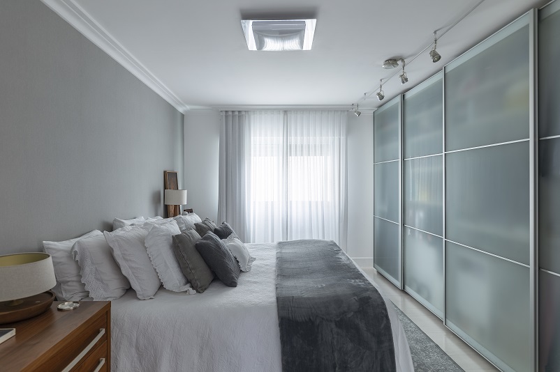Móvel lateral da cama: confira 5 dicas para utilizar o item combinando ...