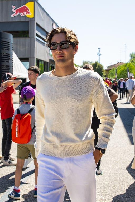 George Russell veste Tommy Hilfiger no Grand Prix de Ímola, na Itália ...
